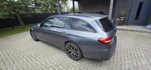 Grey Mercedes-Benz E 400 2021 in Vilnius, with an engine capacity of 3.00 L and mileage of 184 thousand km for 25800 €, photo 4 on AUTOMOTO.COM.LV