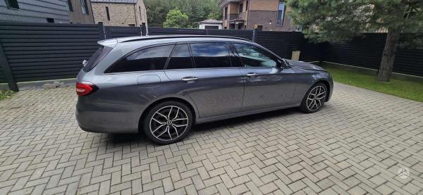 Grey Mercedes-Benz E 400 2021 in Vilnius, with an engine capacity of 3.00 L and mileage of 184 thousand km for 25800 €, photo 4 on AUTOMOTO.COM.LV