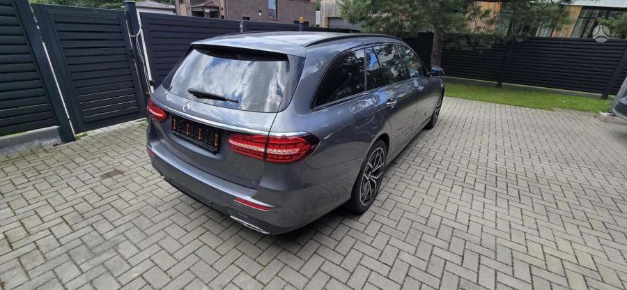 Grey Mercedes-Benz E 400 2021 in Vilnius, with an engine capacity of 3.00 L and mileage of 184 thousand km for 25800 €, photo 7 on AUTOMOTO.COM.LV