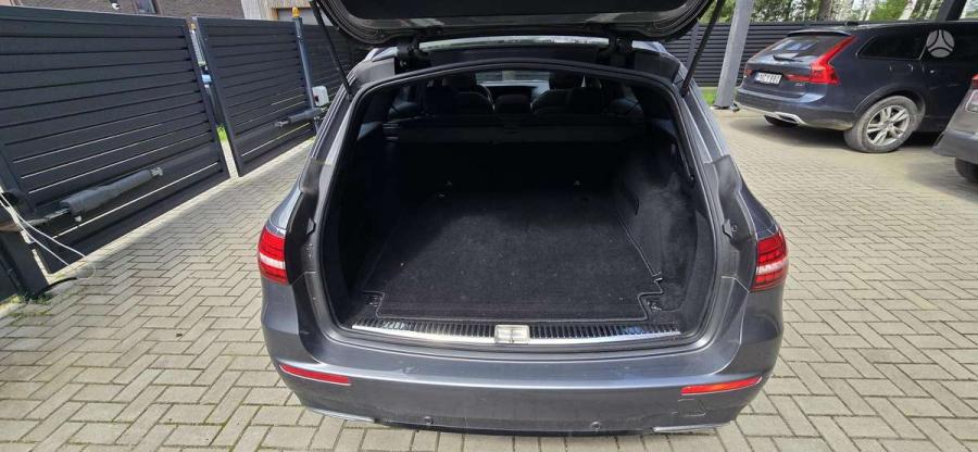 Grey Mercedes-Benz E 400 2021 in Vilnius, with an engine capacity of 3.00 L and mileage of 184 thousand km for 25800 €, photo 11 on AUTOMOTO.COM.LV