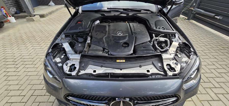 Grey Mercedes-Benz E 400 2021 in Vilnius, with an engine capacity of 3.00 L and mileage of 184 thousand km for 25800 €, photo 18 on AUTOMOTO.COM.LV