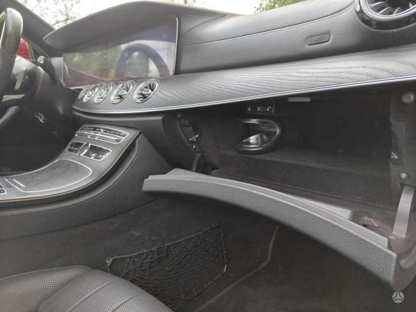 Sarkans Mercedes-Benz E 400 2018 Šauļi, ar dzinēja tilpumu 3.00 L un nobraukumu 171 tūkst. km par 22500 €, foto 8 vietnē AUTOMOTO.COM.LV