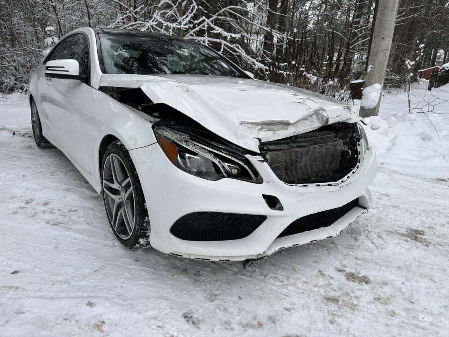 Balts Mercedes-Benz E 400 2016 Viļņa, ar dzinēja tilpumu 3.00 L un nobraukumu 100 tūkst. km par 8100 €, foto 3 vietnē AUTOMOTO.COM.LV