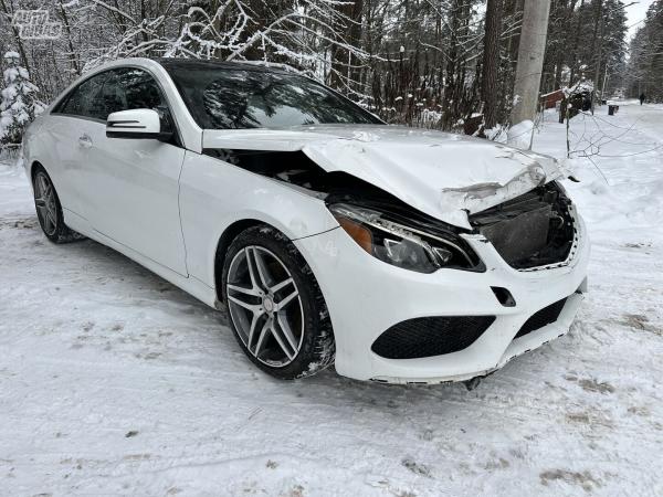 White Mercedes-Benz E 400 2016 in Vilnius, with an engine capacity of 3.00 L and mileage of 10 thousand km for 8100 €, photo 3 on AUTOMOTO.COM.LV