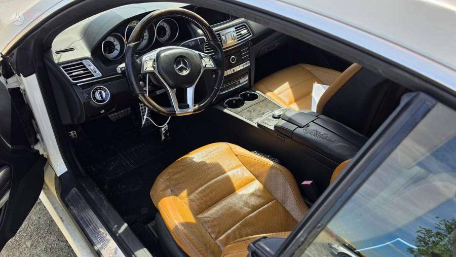Balts Mercedes-Benz E 400 2016 Šauļi, ar dzinēja tilpumu 3.00 L un nobraukumu 240 tūkst. km par 9999 €, foto 16 vietnē AUTOMOTO.COM.LV