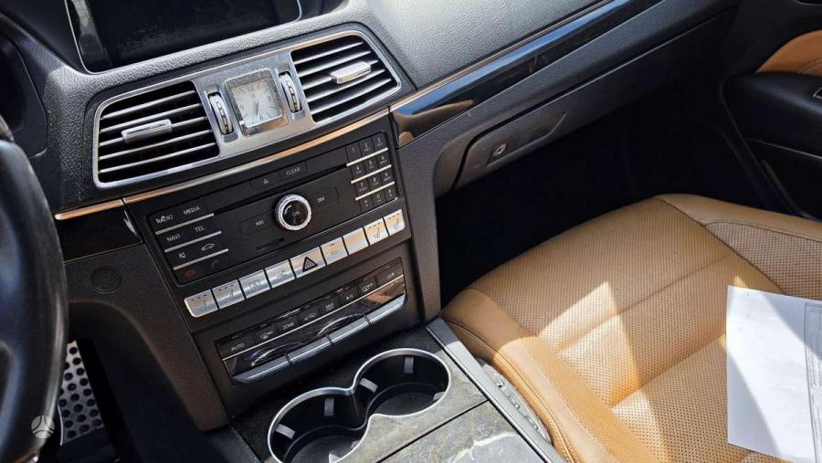Balts Mercedes-Benz E 400 2016 Šauļi, ar dzinēja tilpumu 3.00 L un nobraukumu 240 tūkst. km par 9999 €, foto 17 vietnē AUTOMOTO.COM.LV