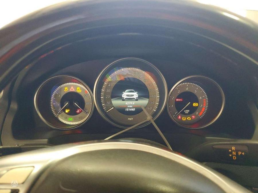 Balts Mercedes-Benz E 400 2016 Šauļi, ar dzinēja tilpumu 3.00 L un nobraukumu 240 tūkst. km par 9999 €, foto 23 vietnē AUTOMOTO.COM.LV