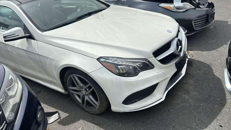 Balts Mercedes-Benz E 400 2016 Šauļi, ar dzinēja tilpumu 3.00 L un nobraukumu 240 tūkst. km par 9999 €, foto 32 vietnē AUTOMOTO.COM.LV
