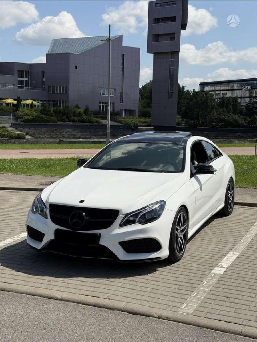 Белый Мерседес Е 400 2016 в Вильнюс, объемом двигателя 3.00 л и пробегом 186 тыс. км за 14800 €, фото 1 на AUTOMOTO.COM.LV