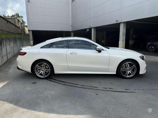 White Mercedes-Benz E 400 2017 in Siauliai, with an engine capacity of 3.00 L and mileage of 120 thousand km for 33000 €, photo 3 on AUTOMOTO.COM.LV