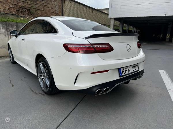White Mercedes-Benz E 400 2017 in Siauliai, with an engine capacity of 3.00 L and mileage of 120 thousand km for 33000 €, photo 4 on AUTOMOTO.COM.LV