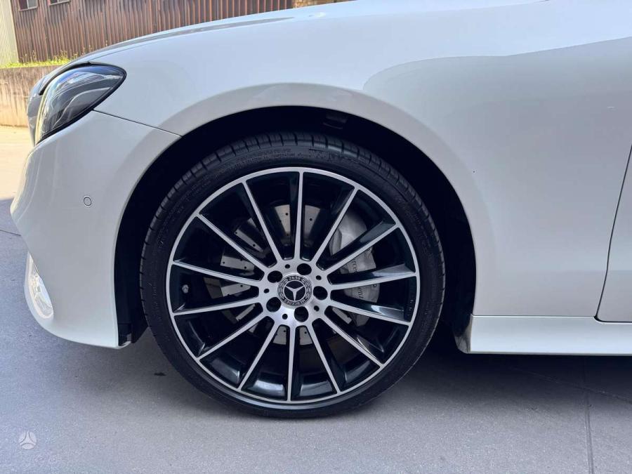 Balts Mercedes-Benz E 400 2017 Šauļi, ar dzinēja tilpumu 3.00 L un nobraukumu 120 tūkst. km par 33000 €, foto 23 vietnē AUTOMOTO.COM.LV