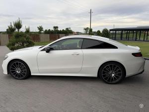 White Mercedes-Benz E 400 2017 in Kaunas, with an engine capacity of 3.00 L and mileage of 155 thousand km for 31000 €, photo 3 on AUTOMOTO.COM.LV