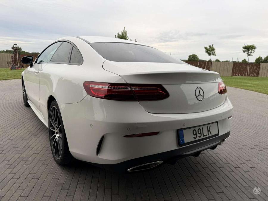 White Mercedes-Benz E 400 2017 in Kaunas, with an engine capacity of 3.00 L and mileage of 155 thousand km for 31000 €, photo 5 on AUTOMOTO.COM.LV