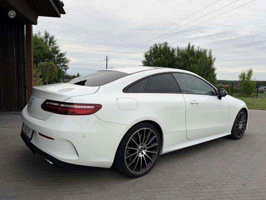 White Mercedes-Benz E 400 2017 in Kaunas, with an engine capacity of 3.00 L and mileage of 155 thousand km for 31000 €, photo 6 on AUTOMOTO.COM.LV