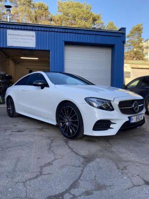 White Mercedes-Benz E 400 2017 in Kaunas, with an engine capacity of 3.00 L and mileage of 155 thousand km for 31000 €, photo 21 on AUTOMOTO.COM.LV