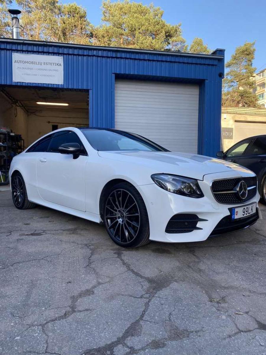 White Mercedes-Benz E 400 2017 in Kaunas, with an engine capacity of 3.00 L and mileage of 155 thousand km for 31000 €, photo 21 on AUTOMOTO.COM.LV
