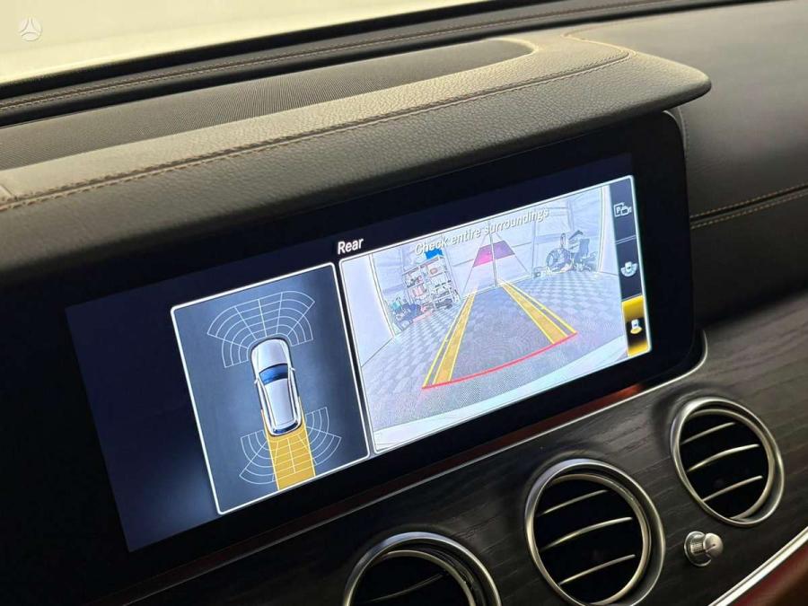 White Mercedes-Benz E 400 2019 in Marijampole, with an engine capacity of 2.93 L and mileage of 131 thousand km for 22999 €, photo 4 on AUTOMOTO.COM.LV