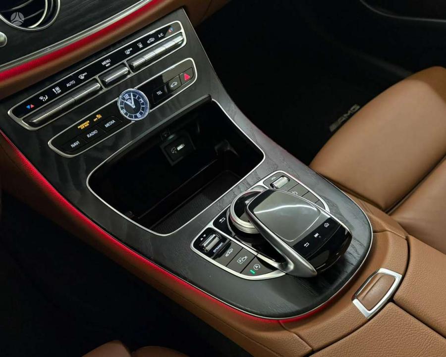 White Mercedes-Benz E 400 2019 in Marijampole, with an engine capacity of 2.93 L and mileage of 131 thousand km for 22999 €, photo 16 on AUTOMOTO.COM.LV