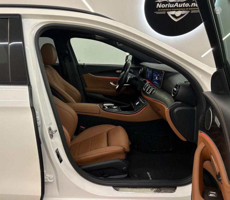 White Mercedes-Benz E 400 2019 in Marijampole, with an engine capacity of 2.93 L and mileage of 131 thousand km for 22999 €, photo 17 on AUTOMOTO.COM.LV