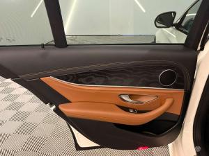 White Mercedes-Benz E 400 2019 in Marijampole, with an engine capacity of 2.93 L and mileage of 131 thousand km for 22999 €, photo 22 on AUTOMOTO.COM.LV