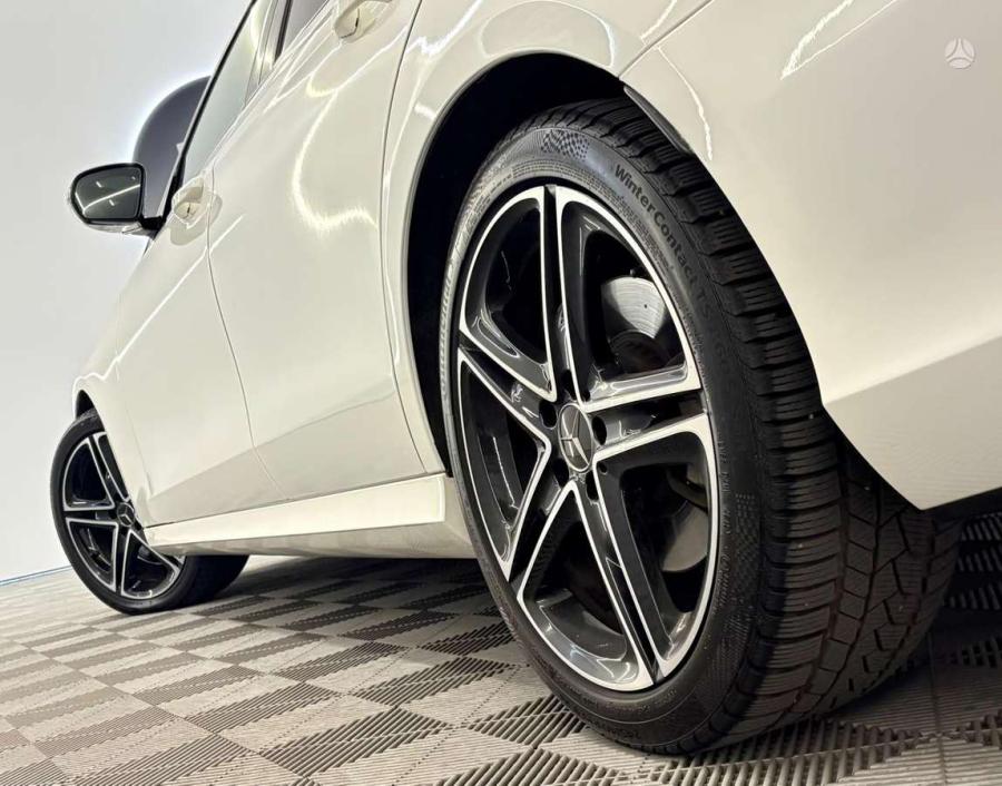White Mercedes-Benz E 400 2019 in Marijampole, with an engine capacity of 2.93 L and mileage of 131 thousand km for 22999 €, photo 24 on AUTOMOTO.COM.LV
