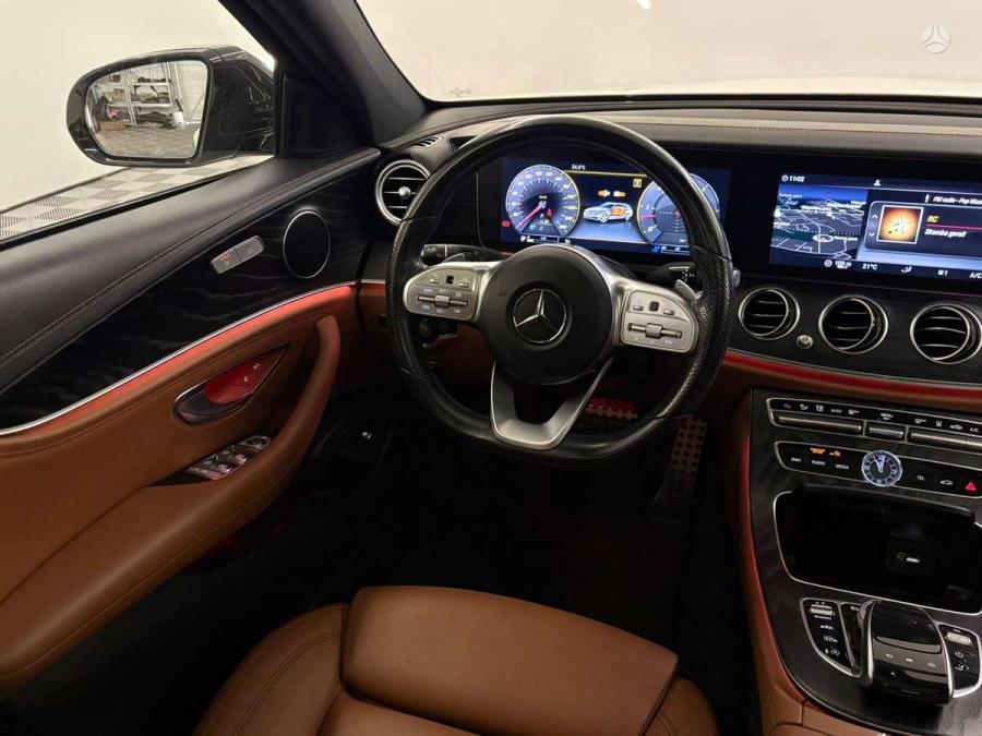 White Mercedes-Benz E 400 2019 in Marijampole, with an engine capacity of 2.93 L and mileage of 131 thousand km for 22999 €, photo 25 on AUTOMOTO.COM.LV