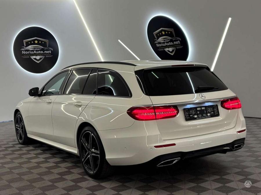White Mercedes-Benz E 400 2019 in Marijampole, with an engine capacity of 2.93 L and mileage of 131 thousand km for 22999 €, photo 35 on AUTOMOTO.COM.LV