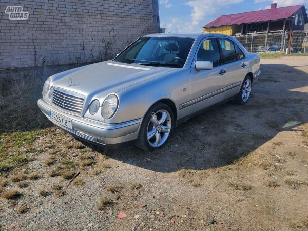 Pelēks Mercedes-Benz e-420 1997 Vilkaviškis, ar dzinēja tilpumu 4.20 L un nobraukumu 224 tūkst. km par 3250 €, foto 1 vietnē AUTOMOTO.COM.LV
