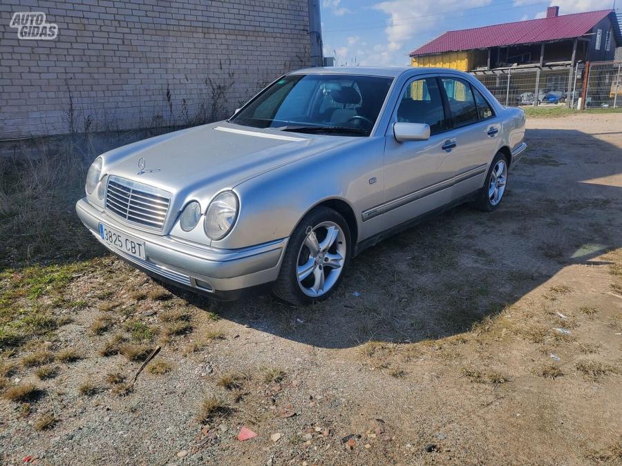Pelēks Mercedes-Benz e-420 1997 Vilkaviškis, ar dzinēja tilpumu 4.20 L un nobraukumu 224 tūkst. km par 3250 €, foto 1 vietnē AUTOMOTO.COM.LV