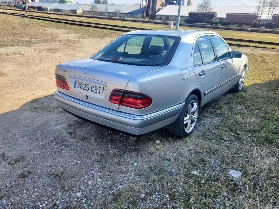 Pelēks Mercedes-Benz e-420 1997 Vilkaviškis, ar dzinēja tilpumu 4.20 L un nobraukumu 224 tūkst. km par 3250 €, foto 3 vietnē AUTOMOTO.COM.LV