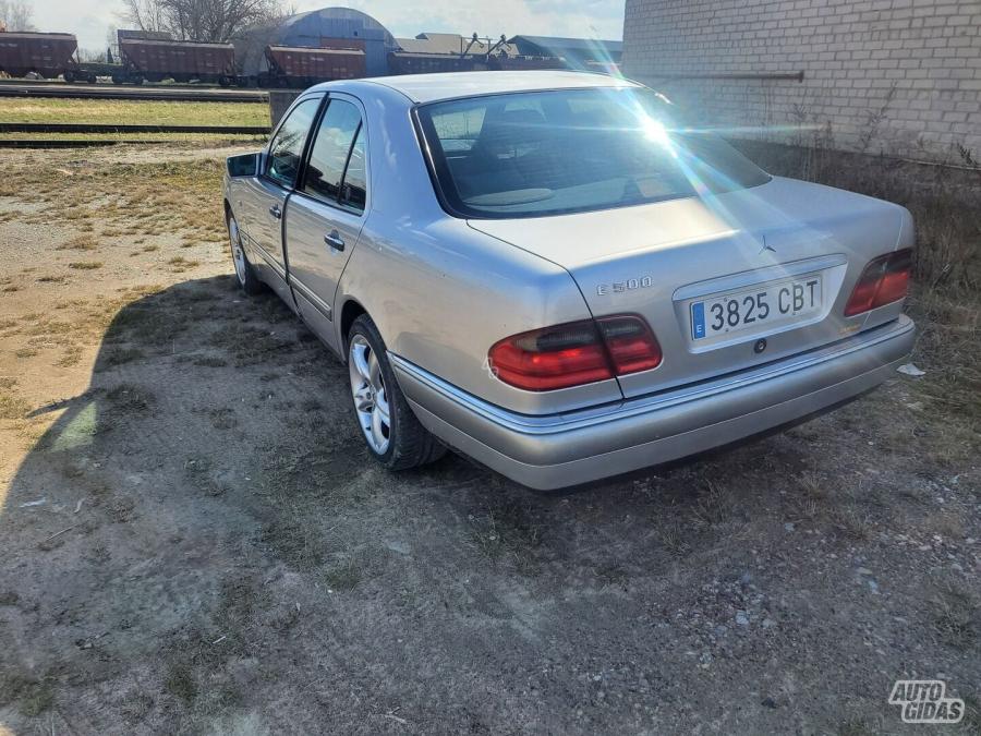 Pelēks Mercedes-Benz e-420 1997 Vilkaviškis, ar dzinēja tilpumu 4.20 L un nobraukumu 224 tūkst. km par 3250 €, foto 4 vietnē AUTOMOTO.COM.LV