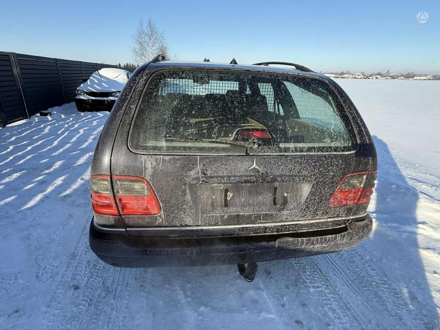 Violets Mercedes-Benz e-420 1996 Marijampole, ar dzinēja tilpumu 4.20 L un nobraukumu 290 tūkst. km par 2300 €, foto 5 vietnē AUTOMOTO.COM.LV