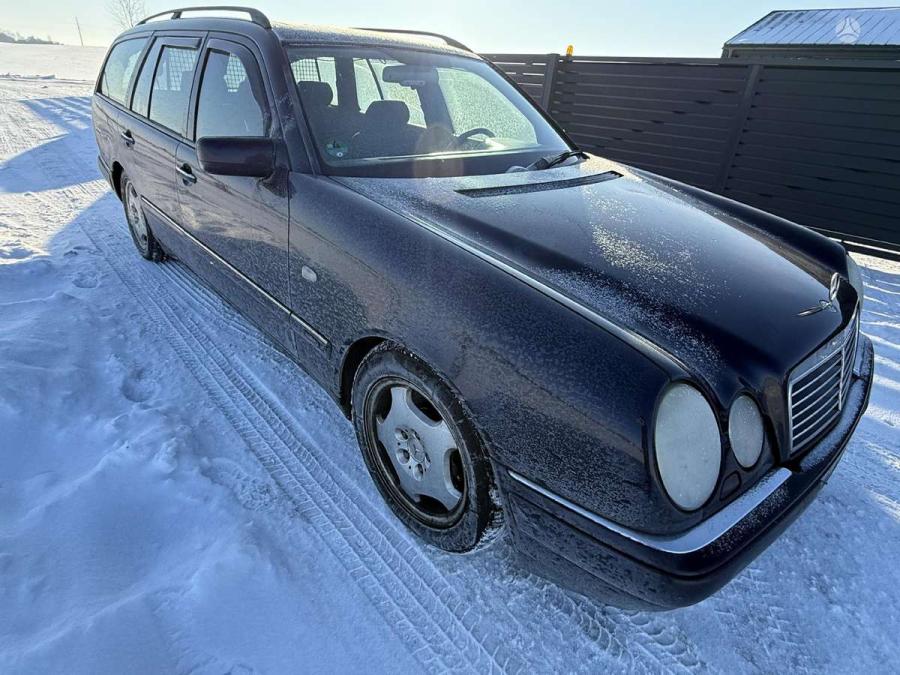 Violets Mercedes-Benz e-420 1996 Marijampole, ar dzinēja tilpumu 4.20 L un nobraukumu 290 tūkst. km par 2300 €, foto 7 vietnē AUTOMOTO.COM.LV