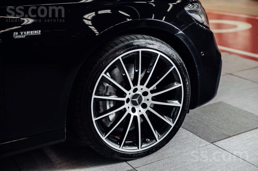 Черный Мерседес e-43-amg 2017 в Рига, объемом двигателя 3.00 л и пробегом 129 тыс. км за 40000 €, фото 5 на AUTOMOTO.COM.LV
