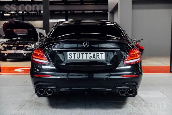 Черный Мерседес e-43-amg 2017 в Рига, объемом двигателя 3.00 л и пробегом 129 тыс. км за 40000 €, фото 6 на AUTOMOTO.COM.LV