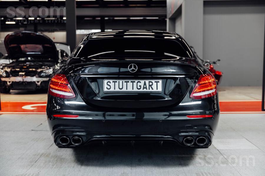 Черный Мерседес e-43-amg 2017 в Рига, объемом двигателя 3.00 л и пробегом 129 тыс. км за 40000 €, фото 7 на AUTOMOTO.COM.LV