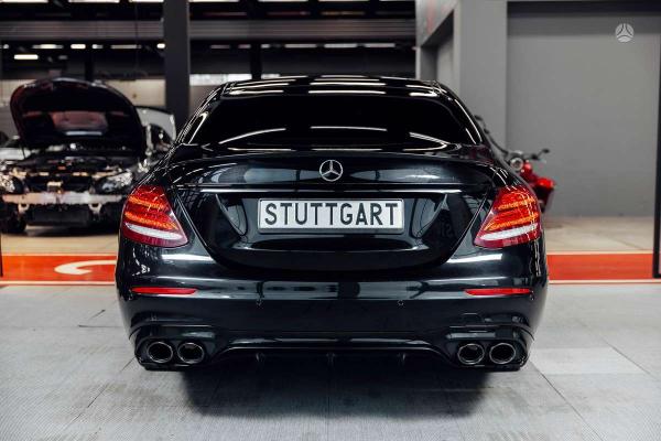 Черный Мерседес e-43-amg 2017 в Рига, объемом двигателя 3.00 л и пробегом 129 тыс. км за 40000 €, фото 7 на AUTOMOTO.COM.LV
