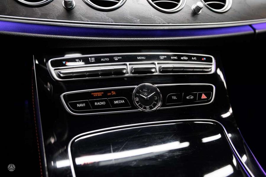 Melns Mercedes-Benz e-43-amg 2017 Rīga, ar dzinēja tilpumu 3.00 L un nobraukumu 129 tūkst. km par 40000 €, foto 15 vietnē AUTOMOTO.COM.LV