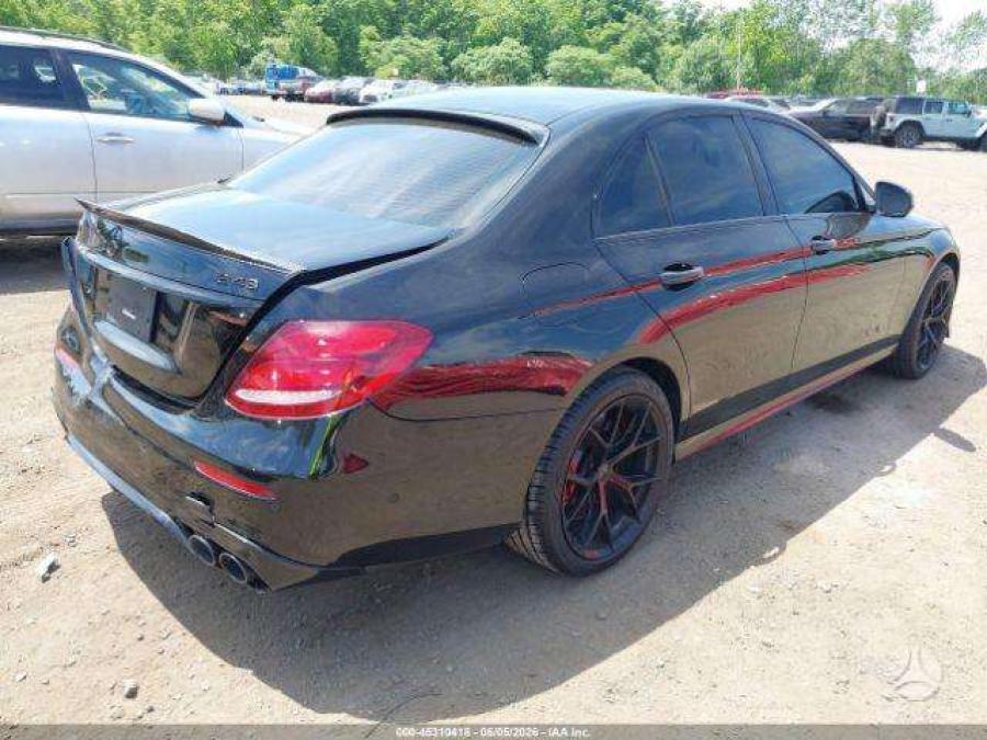 Черный Мерседес e-43-amg 2018 в Клайпеда, объемом двигателя 3.00 л и пробегом 121 тыс. км за 10300 €, фото 5 на AUTOMOTO.COM.LV