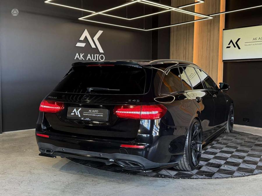 Black Mercedes-Benz e-43-amg 2017 in Kaunas, with an engine capacity of 3.00 L and mileage of 197 thousand km for 26990 €, photo 12 on AUTOMOTO.COM.LV