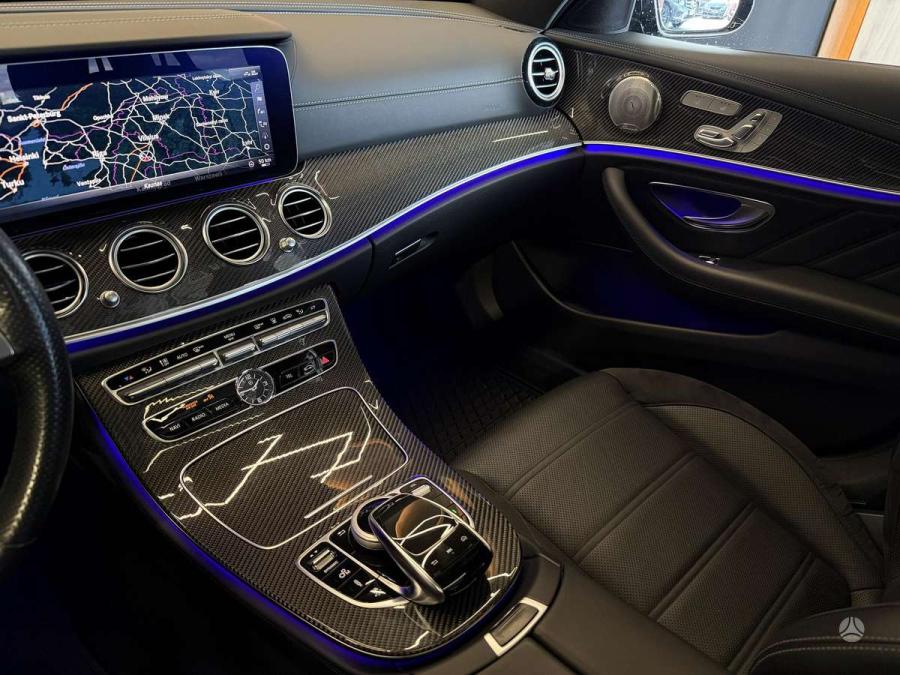 Black Mercedes-Benz e-43-amg 2017 in Kaunas, with an engine capacity of 3.00 L and mileage of 197 thousand km for 26990 €, photo 20 on AUTOMOTO.COM.LV