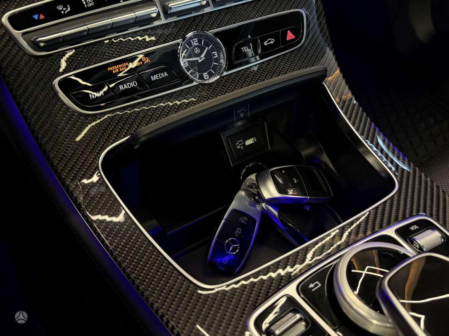 Black Mercedes-Benz e-43-amg 2017 in Kaunas, with an engine capacity of 3.00 L and mileage of 197 thousand km for 26990 €, photo 22 on AUTOMOTO.COM.LV