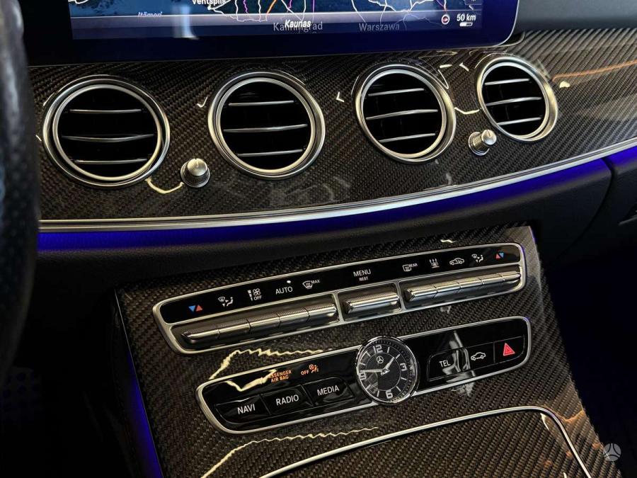 Black Mercedes-Benz e-43-amg 2017 in Kaunas, with an engine capacity of 3.00 L and mileage of 197 thousand km for 26990 €, photo 23 on AUTOMOTO.COM.LV