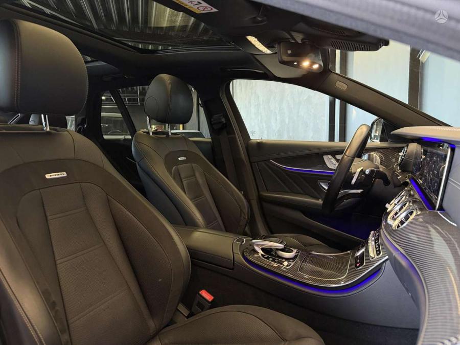 Black Mercedes-Benz e-43-amg 2017 in Kaunas, with an engine capacity of 3.00 L and mileage of 197 thousand km for 26990 €, photo 24 on AUTOMOTO.COM.LV