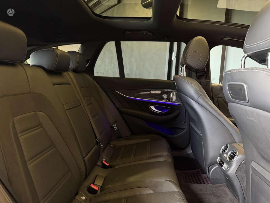 Black Mercedes-Benz e-43-amg 2017 in Kaunas, with an engine capacity of 3.00 L and mileage of 197 thousand km for 26990 €, photo 25 on AUTOMOTO.COM.LV