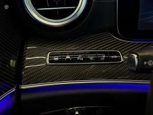 Black Mercedes-Benz e-43-amg 2017 in Kaunas, with an engine capacity of 3.00 L and mileage of 197 thousand km for 26990 €, photo 32 on AUTOMOTO.COM.LV