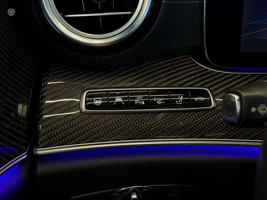Black Mercedes-Benz e-43-amg 2017 in Kaunas, with an engine capacity of 3.00 L and mileage of 197 thousand km for 26990 €, photo 32 on AUTOMOTO.COM.LV