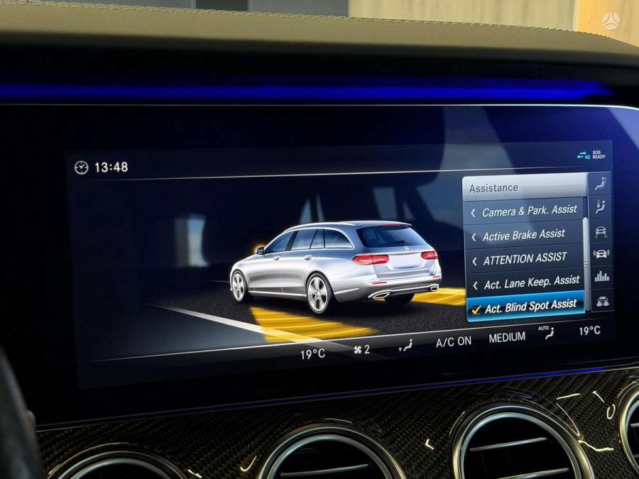 Black Mercedes-Benz e-43-amg 2017 in Kaunas, with an engine capacity of 3.00 L and mileage of 197 thousand km for 26990 €, photo 39 on AUTOMOTO.COM.LV