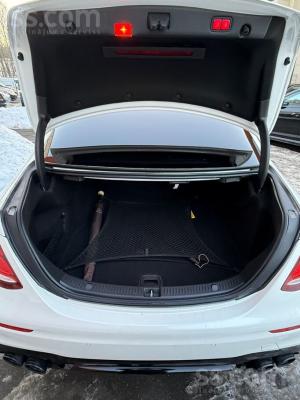Белый Мерседес e-43-amg 2018 в Рига, объемом двигателя 3.00 л и пробегом 132 тыс. км за 36600 €, фото 9 на AUTOMOTO.COM.LV